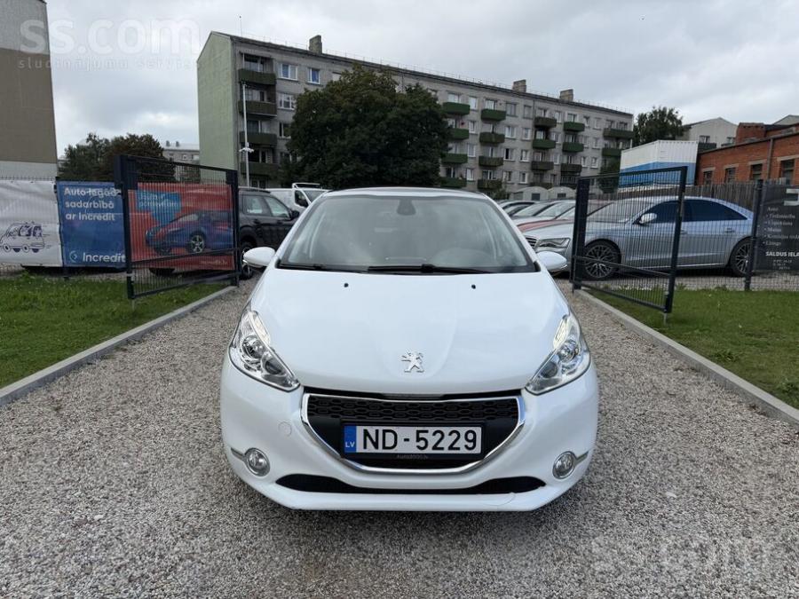 Balts Peugeot 208 2013 Ventspils, ar dzinēja tilpumu 1.60 L un nobraukumu 155 tūkst. km par 3990 €, foto 3 vietnē AUTOMOTO.COM.LV