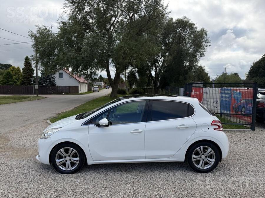 Balts Peugeot 208 2013 Ventspils, ar dzinēja tilpumu 1.60 L un nobraukumu 155 tūkst. km par 3990 €, foto 8 vietnē AUTOMOTO.COM.LV