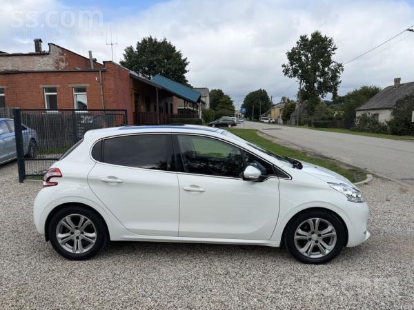 Balts Peugeot 208 2013 Ventspils, ar dzinēja tilpumu 1.60 L un nobraukumu 155 tūkst. km par 3990 €, foto 9 vietnē AUTOMOTO.COM.LV