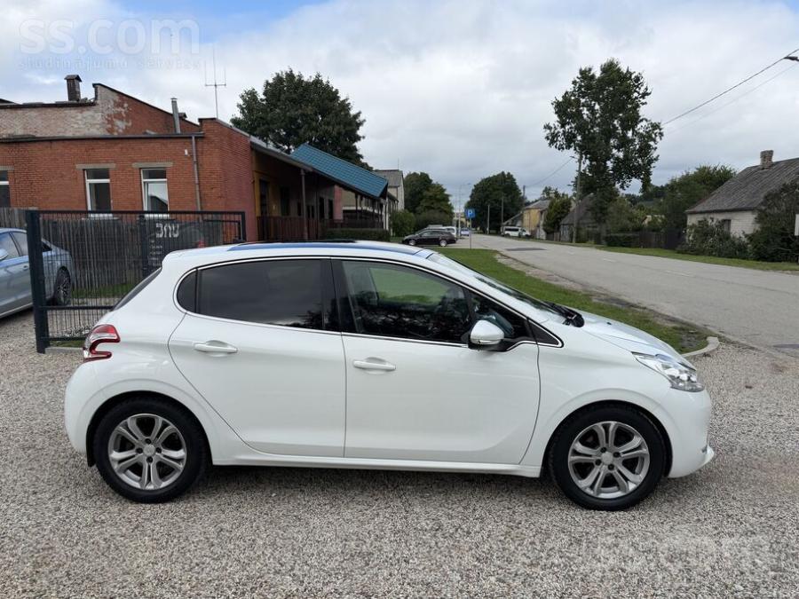 Balts Peugeot 208 2013 Ventspils, ar dzinēja tilpumu 1.60 L un nobraukumu 155 tūkst. km par 3990 €, foto 9 vietnē AUTOMOTO.COM.LV