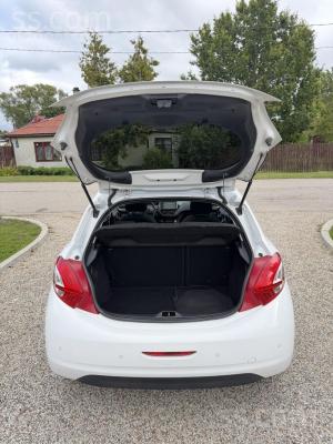 Balts Peugeot 208 2013 Ventspils, ar dzinēja tilpumu 1.60 L un nobraukumu 155 tūkst. km par 3990 €, foto 17 vietnē AUTOMOTO.COM.LV