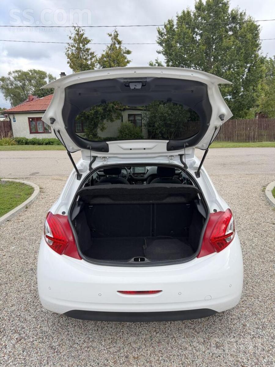 Balts Peugeot 208 2013 Ventspils, ar dzinēja tilpumu 1.60 L un nobraukumu 155 tūkst. km par 3990 €, foto 17 vietnē AUTOMOTO.COM.LV