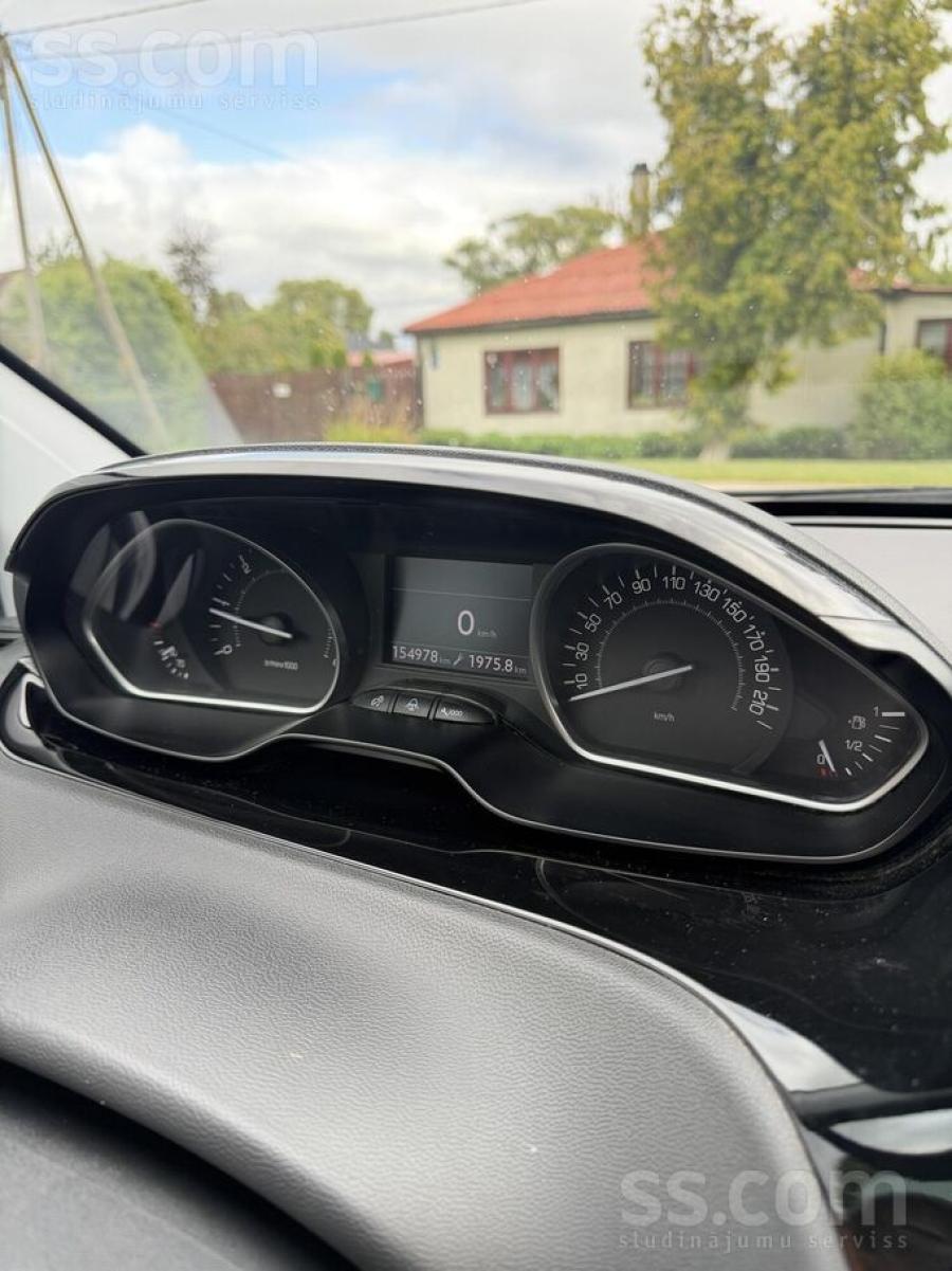Balts Peugeot 208 2013 Ventspils, ar dzinēja tilpumu 1.60 L un nobraukumu 155 tūkst. km par 3990 €, foto 25 vietnē AUTOMOTO.COM.LV