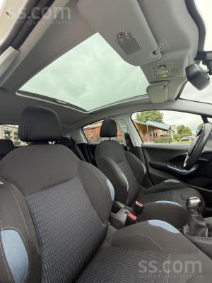 Balts Peugeot 208 2013 Ventspils, ar dzinēja tilpumu 1.60 L un nobraukumu 155 tūkst. km par 3990 €, foto 27 vietnē AUTOMOTO.COM.LV