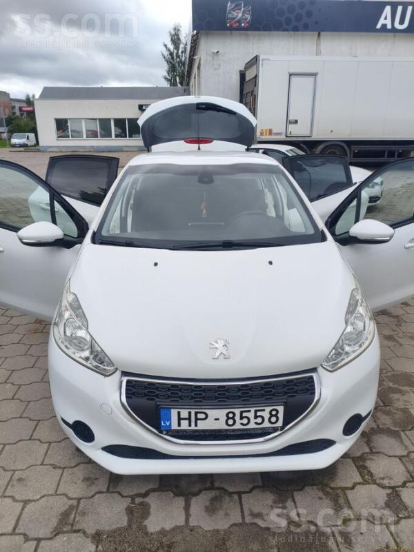 White Peugeot 208 2013 in Preili, with an engine capacity of 1.60 L and mileage of 200 thousand km for 4750 €, photo 1 on AUTOMOTO.COM.LV
