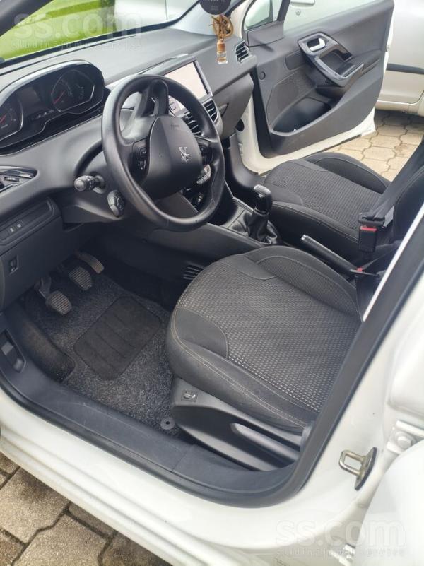 White Peugeot 208 2013 in Preili, with an engine capacity of 1.60 L and mileage of 200 thousand km for 4750 €, photo 5 on AUTOMOTO.COM.LV