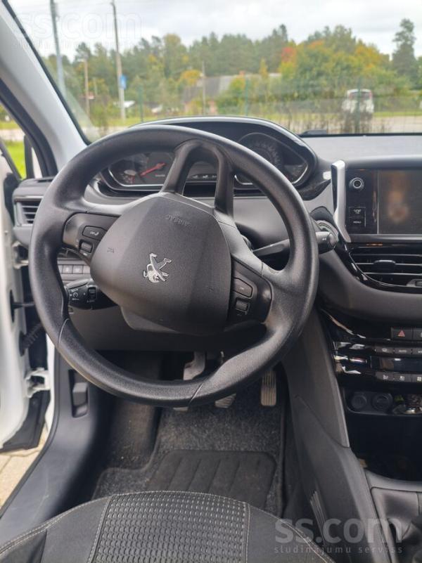 White Peugeot 208 2013 in Preili, with an engine capacity of 1.60 L and mileage of 200 thousand km for 4750 €, photo 8 on AUTOMOTO.COM.LV