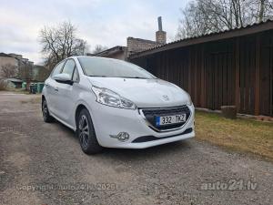 White Peugeot 208 2014 in Tallinn, with an engine capacity of 1.20 L and mileage of 157 thousand km for 5600 €, photo  on AUTOMOTO.COM.LV