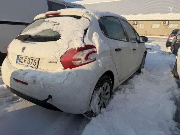 White Peugeot 208 2014 in Kaunas, with an engine capacity of 1.00 L and mileage of 103 thousand km for 1750 €, photo 3 on AUTOMOTO.COM.LV