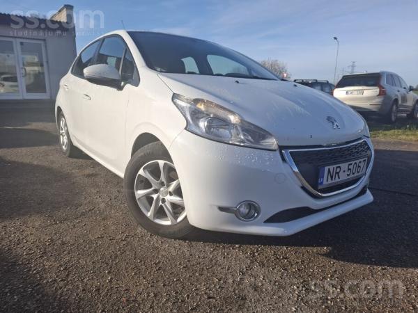 White Peugeot 208 2014 in Talsi, with an engine capacity of 1.40 L and mileage of 213 thousand km for 3700 €, photo 1 on AUTOMOTO.COM.LV