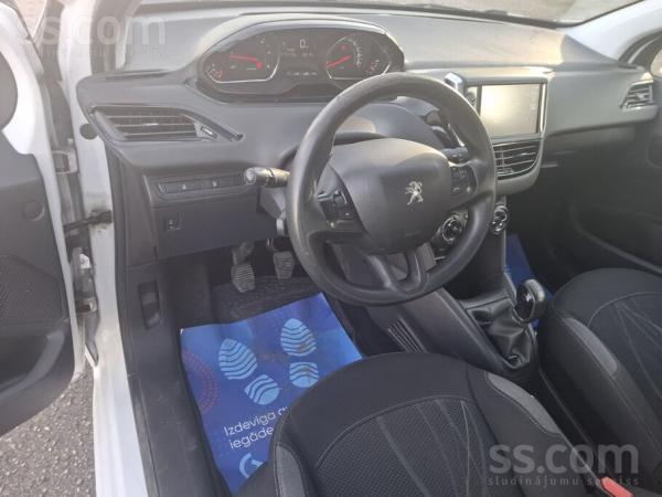 White Peugeot 208 2014 in Talsi, with an engine capacity of 1.40 L and mileage of 213 thousand km for 3700 €, photo 8 on AUTOMOTO.COM.LV