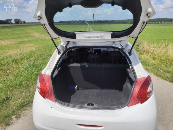 Balts Peugeot 208 2014 Vilkaviškis, ar dzinēja tilpumu 1.20 L un nobraukumu 230 tūkst. km par 2850 €, foto 9 vietnē AUTOMOTO.COM.LV