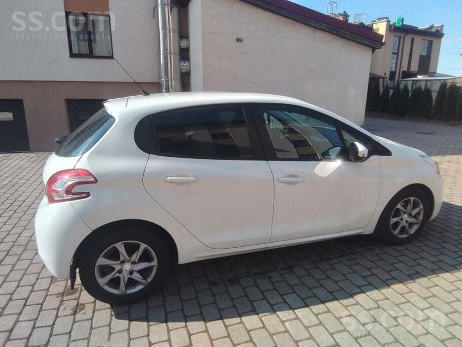 Balts Peugeot 208 2014 Rīga, ar dzinēja tilpumu 1.20 L un nobraukumu 0 tūkst. km par 3750 €, foto 5 vietnē AUTOMOTO.COM.LV