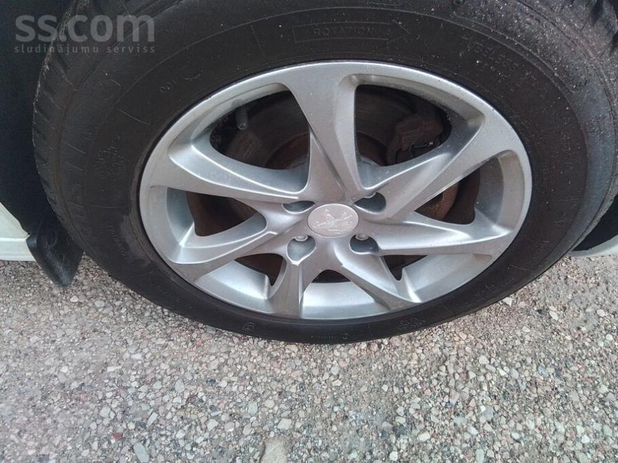Balts Peugeot 208 2014 Rīga, ar dzinēja tilpumu 1.20 L un nobraukumu 0 tūkst. km par 3750 €, foto 13 vietnē AUTOMOTO.COM.LV