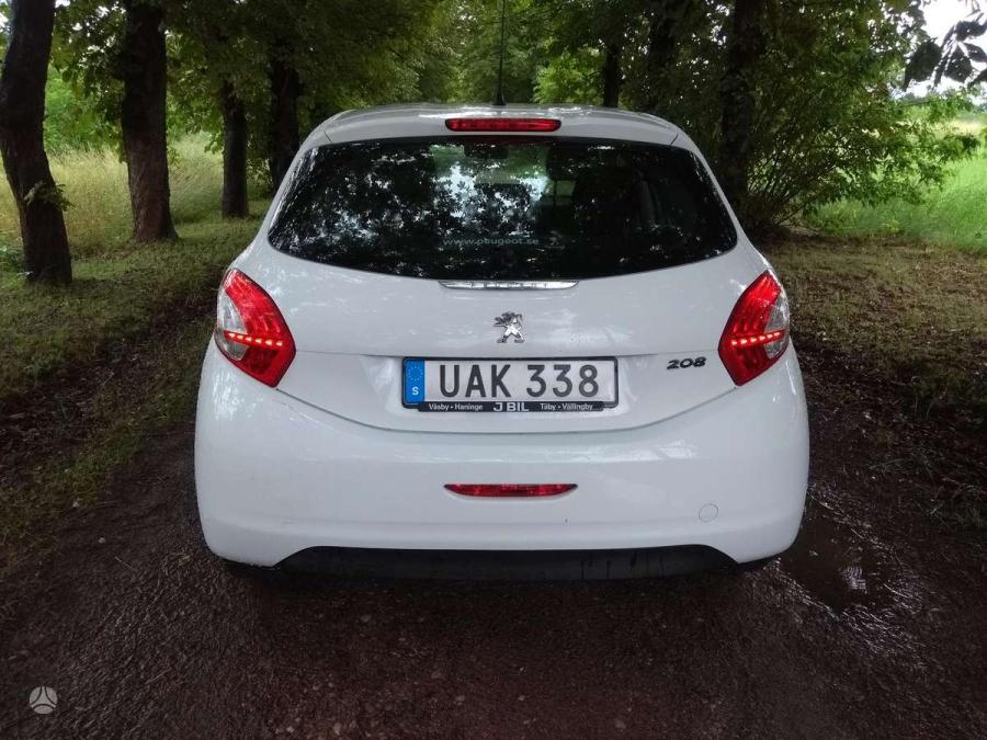 Balts Peugeot 208 2014 Vilkaviškis, ar dzinēja tilpumu 1.20 L un nobraukumu 230 tūkst. km par 2850 €, foto 6 vietnē AUTOMOTO.COM.LV