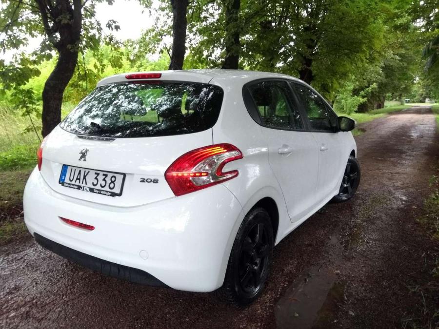 Balts Peugeot 208 2014 Vilkaviškis, ar dzinēja tilpumu 1.20 L un nobraukumu 230 tūkst. km par 2850 €, foto 7 vietnē AUTOMOTO.COM.LV