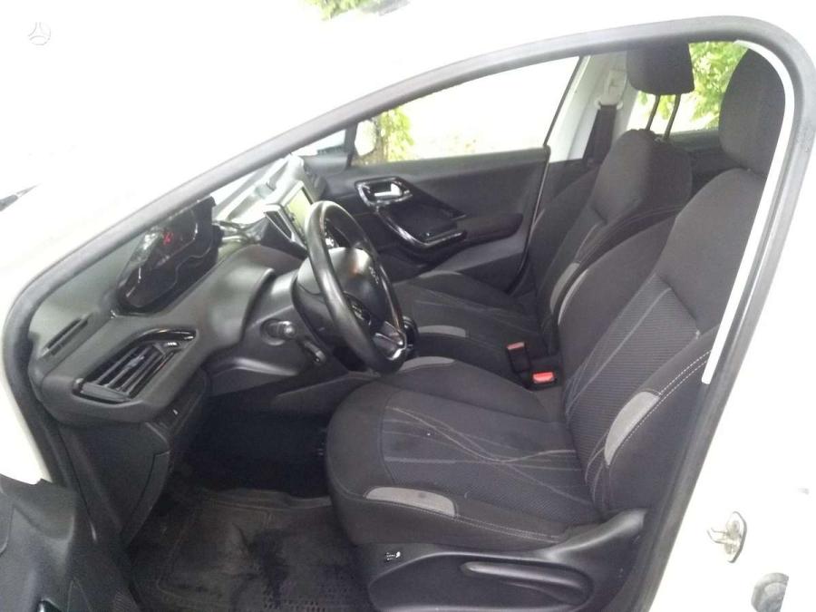 Balts Peugeot 208 2014 Vilkaviškis, ar dzinēja tilpumu 1.20 L un nobraukumu 230 tūkst. km par 2850 €, foto 13 vietnē AUTOMOTO.COM.LV