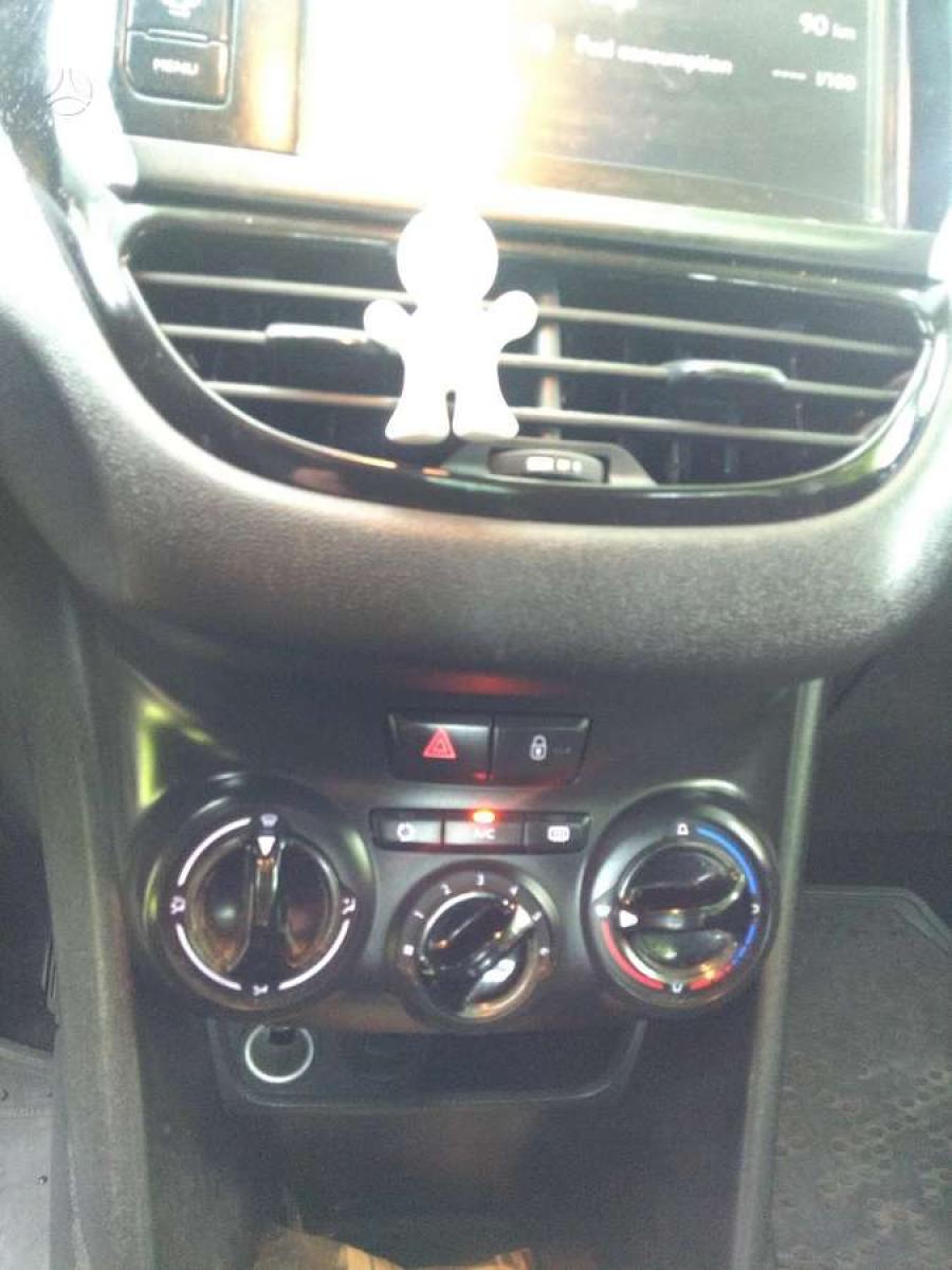 Balts Peugeot 208 2014 Vilkaviškis, ar dzinēja tilpumu 1.20 L un nobraukumu 230 tūkst. km par 2850 €, foto 17 vietnē AUTOMOTO.COM.LV