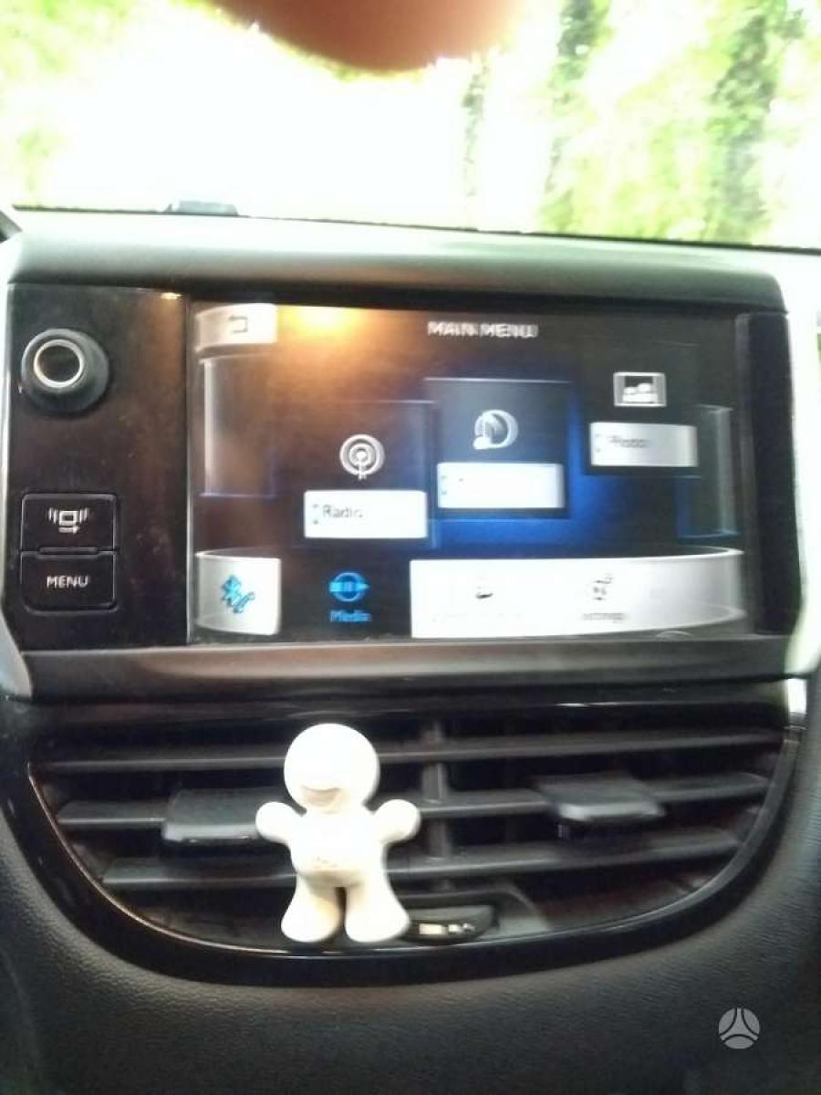 Balts Peugeot 208 2014 Vilkaviškis, ar dzinēja tilpumu 1.20 L un nobraukumu 230 tūkst. km par 2850 €, foto 18 vietnē AUTOMOTO.COM.LV