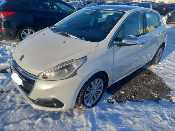Balts Peugeot 208 2015 Panevēža, ar dzinēja tilpumu 1.20 L un nobraukumu 109 tūkst. km par 3950 €, foto 2 vietnē AUTOMOTO.COM.LV