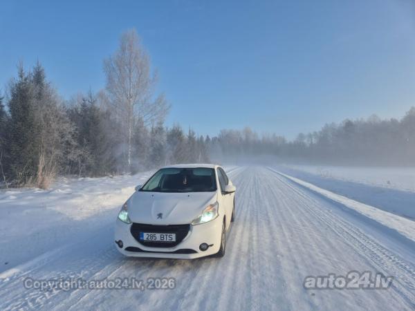 Белый Пежо 208 2015 в Вильянди, объемом двигателя 1.40 л и пробегом 243 тыс. км за 3700 €, фото 2 на AUTOMOTO.COM.LV