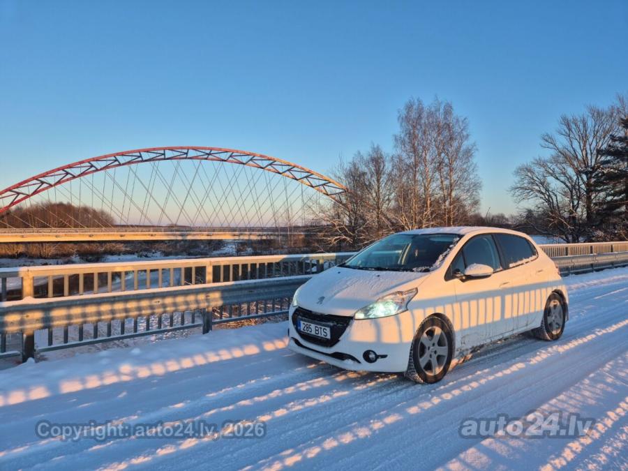 Белый Пежо 208 2015 в Вильянди, объемом двигателя 1.40 л и пробегом 243 тыс. км за 3700 €, фото 3 на AUTOMOTO.COM.LV
