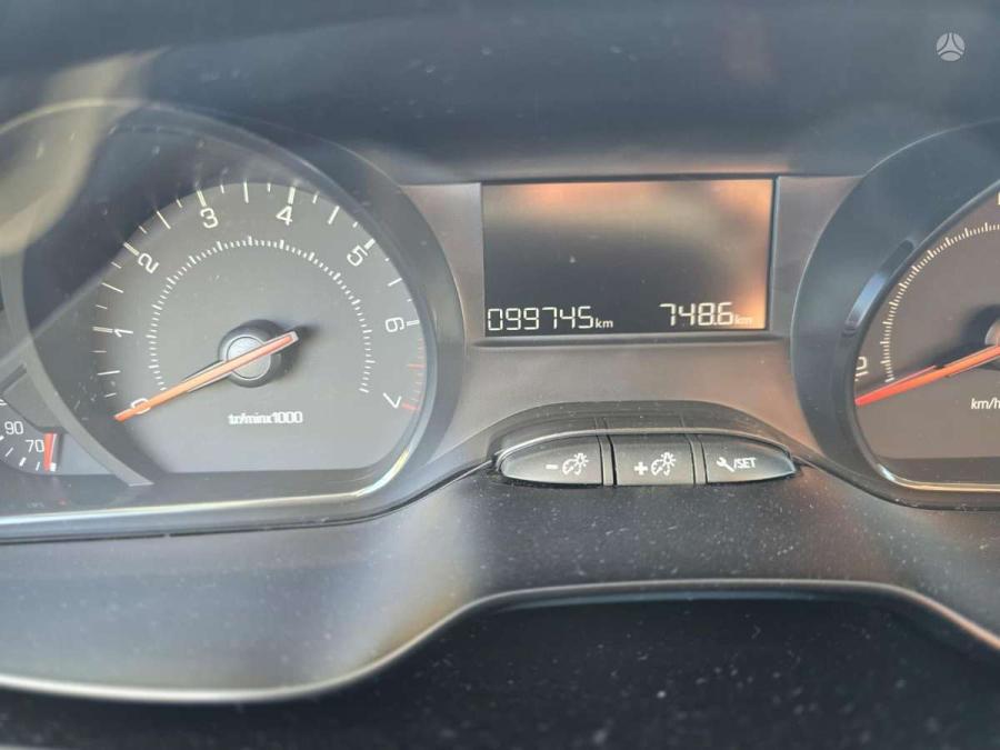 Белый Пежо 208 2015 в Куршенай, объемом двигателя 1.00 л и пробегом 100 тыс. км за 3099 €, фото 8 на AUTOMOTO.COM.LV