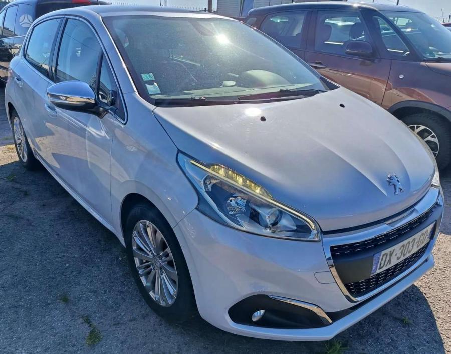 Balts Peugeot 208 2015 Panevēža, ar dzinēja tilpumu 1.20 L un nobraukumu 109 tūkst. km par 3800 €, foto 3 vietnē AUTOMOTO.COM.LV