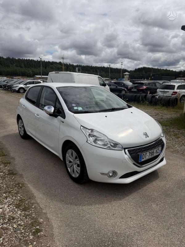 Balts Peugeot 208 2015 Viļņa, ar dzinēja tilpumu 1.20 L un nobraukumu 130 tūkst. km par 5180 €, foto 3 vietnē AUTOMOTO.COM.LV