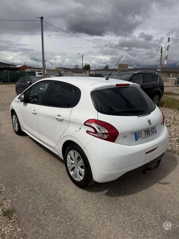 Balts Peugeot 208 2015 Viļņa, ar dzinēja tilpumu 1.20 L un nobraukumu 130 tūkst. km par 5180 €, foto 5 vietnē AUTOMOTO.COM.LV