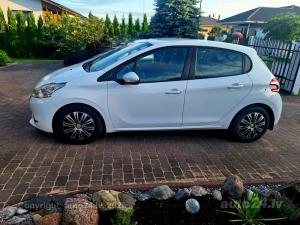 Balts Peugeot 208 2015 Tartu, ar dzinēja tilpumu 1.60 L un nobraukumu 133 tūkst. km par 4299 €, foto 1 vietnē AUTOMOTO.COM.LV
