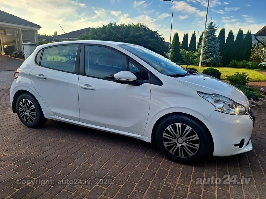 Balts Peugeot 208 2015 Tartu, ar dzinēja tilpumu 1.60 L un nobraukumu 133 tūkst. km par 4299 €, foto 3 vietnē AUTOMOTO.COM.LV