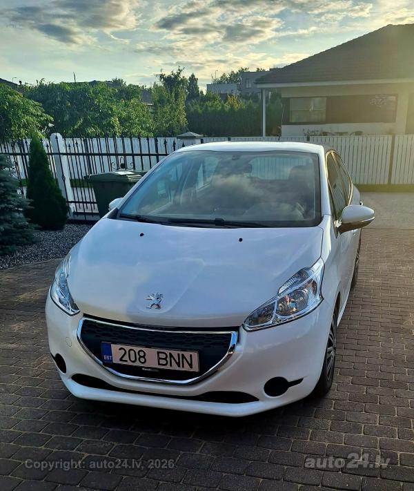 White Peugeot 208 2015 in Tartu, with an engine capacity of 1.60 L and mileage of 133 thousand km for 4299 €, photo 3 on AUTOMOTO.COM.LV