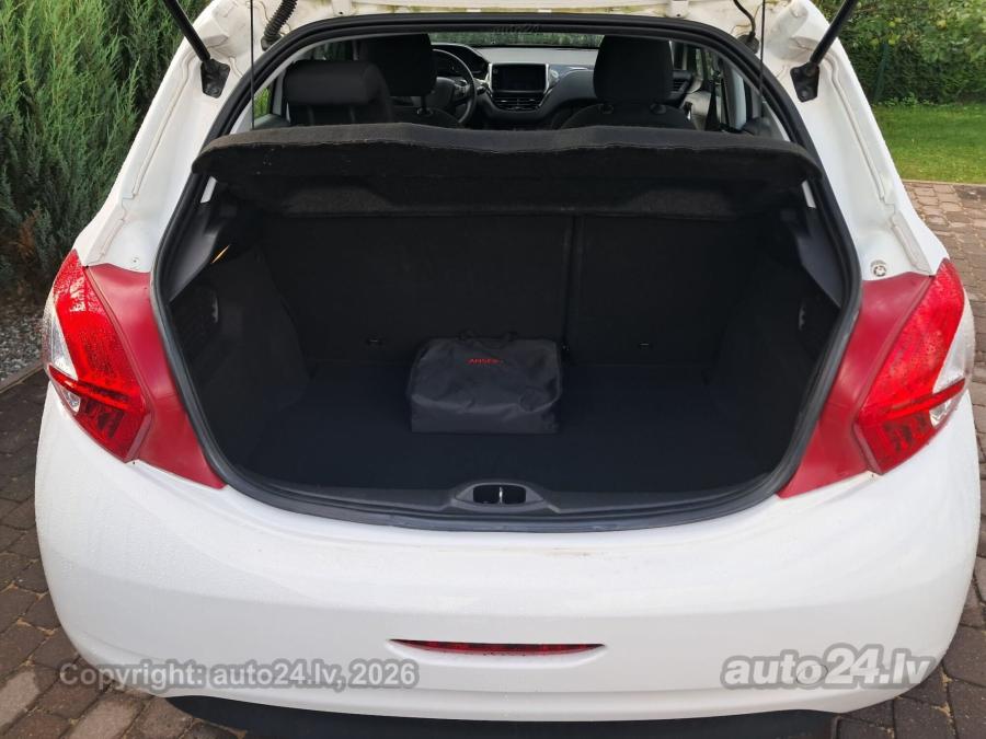 Balts Peugeot 208 2015 Tartu, ar dzinēja tilpumu 1.60 L un nobraukumu 133 tūkst. km par 4299 €, foto 7 vietnē AUTOMOTO.COM.LV