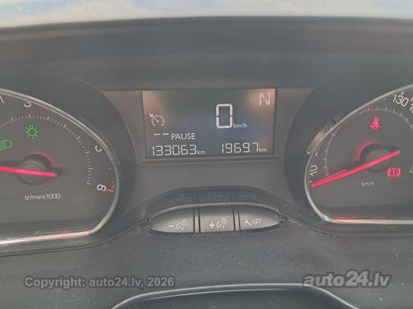 White Peugeot 208 2015 in Tartu, with an engine capacity of 1.60 L and mileage of 133 thousand km for 4299 €, photo 10 on AUTOMOTO.COM.LV