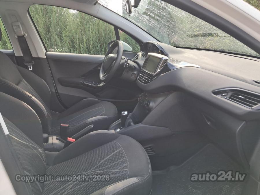 Balts Peugeot 208 2015 Tartu, ar dzinēja tilpumu 1.60 L un nobraukumu 133 tūkst. km par 4299 €, foto 13 vietnē AUTOMOTO.COM.LV