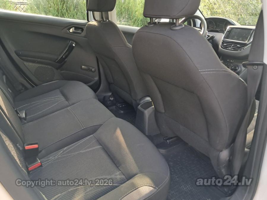 Balts Peugeot 208 2015 Tartu, ar dzinēja tilpumu 1.60 L un nobraukumu 133 tūkst. km par 4299 €, foto 14 vietnē AUTOMOTO.COM.LV