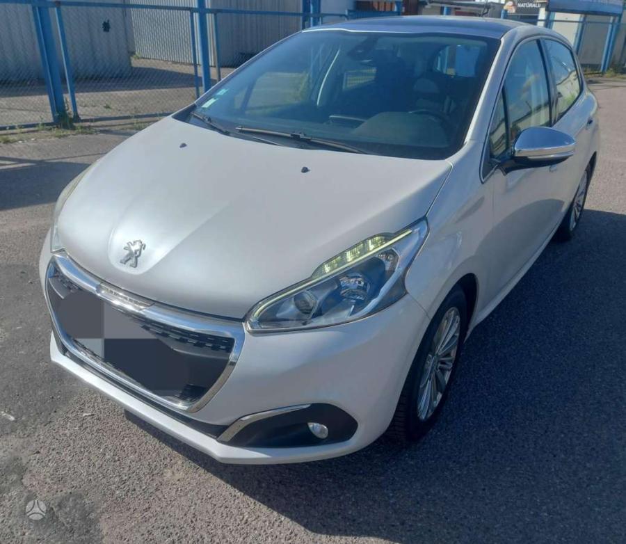 Balts Peugeot 208 2015 Panevēža, ar dzinēja tilpumu 1.20 L un nobraukumu 109 tūkst. km par 3850 €, foto 3 vietnē AUTOMOTO.COM.LV