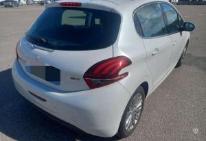 Balts Peugeot 208 2015 Panevēža, ar dzinēja tilpumu 1.20 L un nobraukumu 109 tūkst. km par 3850 €, foto 5 vietnē AUTOMOTO.COM.LV