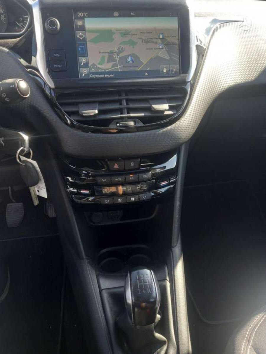 Balts Peugeot 208 2015 Panevēža, ar dzinēja tilpumu 1.20 L un nobraukumu 109 tūkst. km par 3850 €, foto 11 vietnē AUTOMOTO.COM.LV