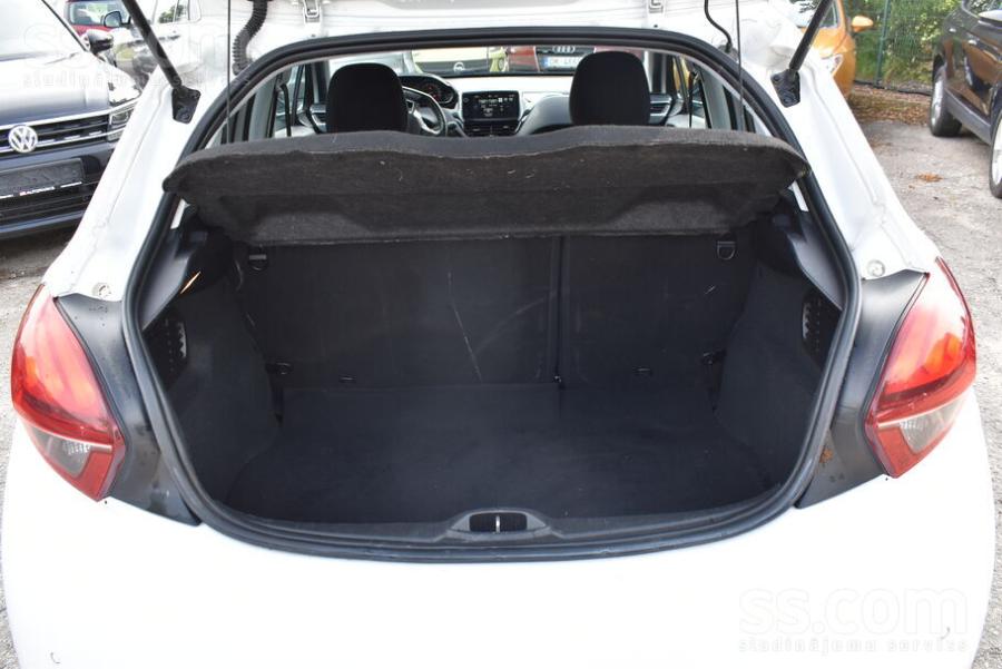 Balts Peugeot 208 2015 Kuldīga, ar dzinēja tilpumu 1.60 L un nobraukumu 0 tūkst. km par 6990 €, foto 6 vietnē AUTOMOTO.COM.LV