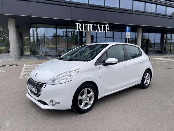 White Peugeot 208 2015 in Kaunas, with an engine capacity of 1.20 L and mileage of 163 thousand km for 4900 €, photo 3 on AUTOMOTO.COM.LV