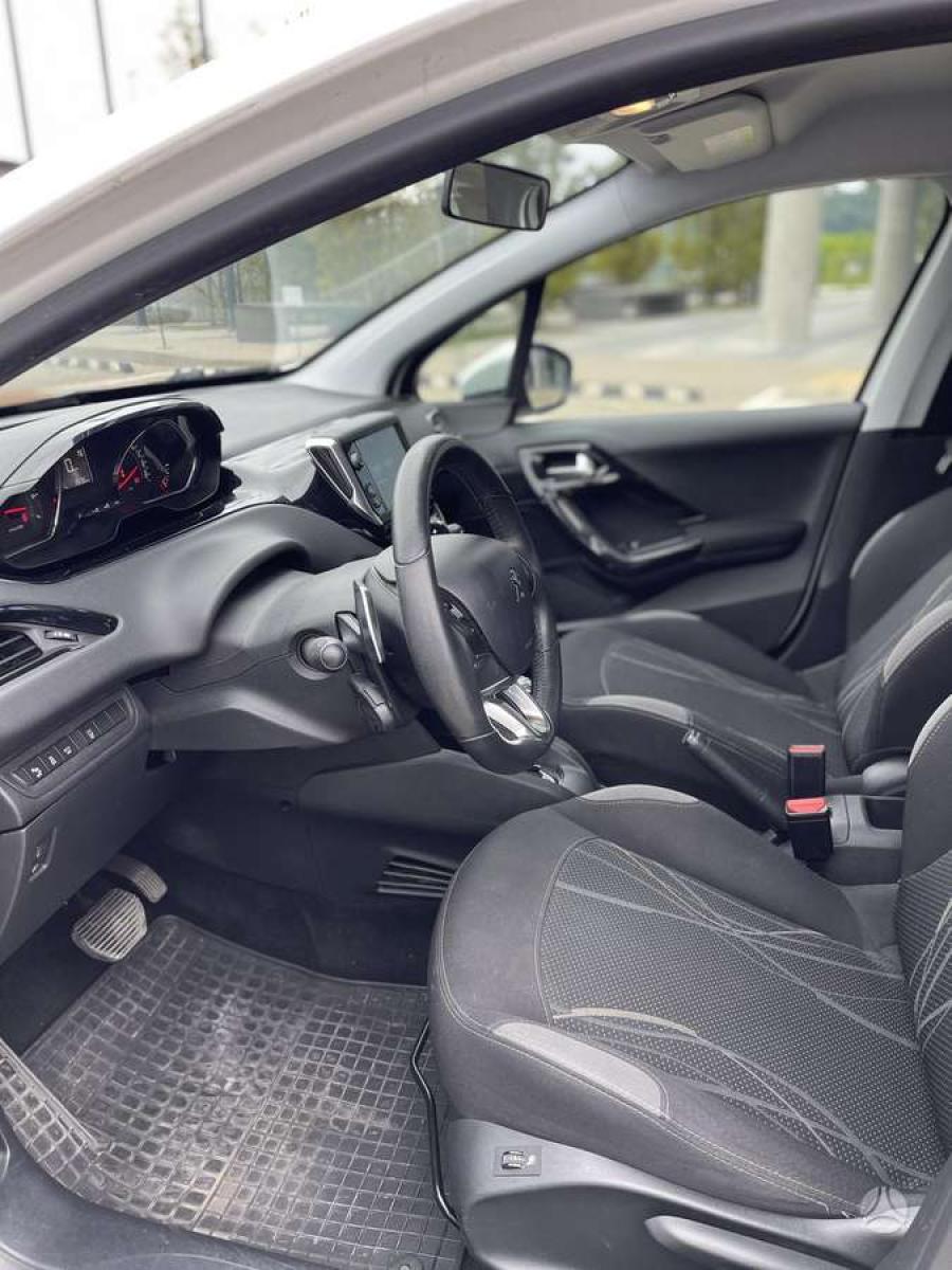 Balts Peugeot 208 2015 Kauņa, ar dzinēja tilpumu 1.20 L un nobraukumu 163 tūkst. km par 4900 €, foto 29 vietnē AUTOMOTO.COM.LV