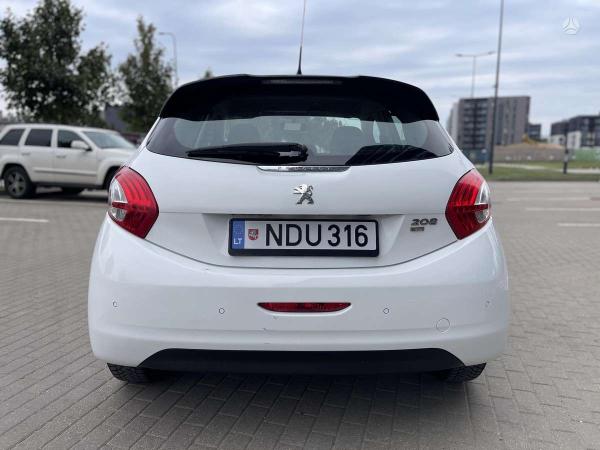 White Peugeot 208 2015 in Kaunas, with an engine capacity of 1.20 L and mileage of 163 thousand km for 4900 €, photo 7 on AUTOMOTO.COM.LV