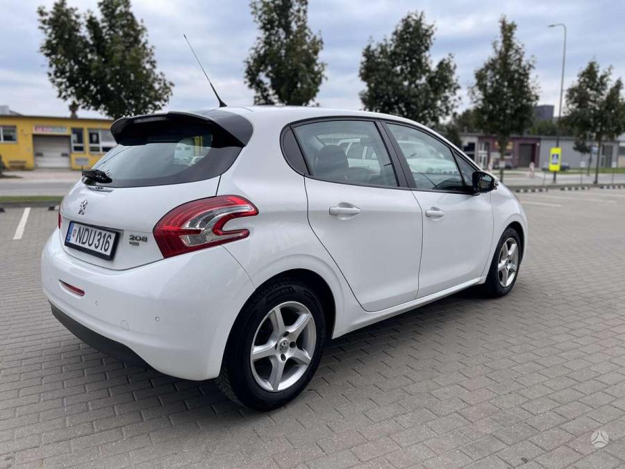 Balts Peugeot 208 2015 Kauņa, ar dzinēja tilpumu 1.20 L un nobraukumu 163 tūkst. km par 4900 €, foto 8 vietnē AUTOMOTO.COM.LV
