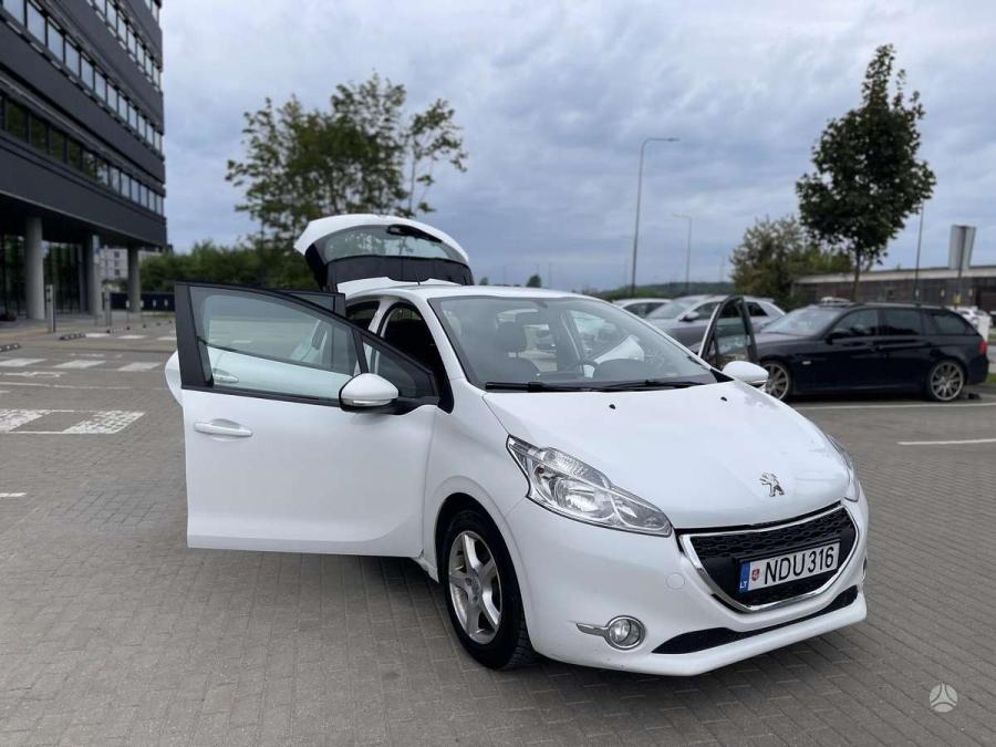 Balts Peugeot 208 2015 Kauņa, ar dzinēja tilpumu 1.20 L un nobraukumu 163 tūkst. km par 4900 €, foto 15 vietnē AUTOMOTO.COM.LV