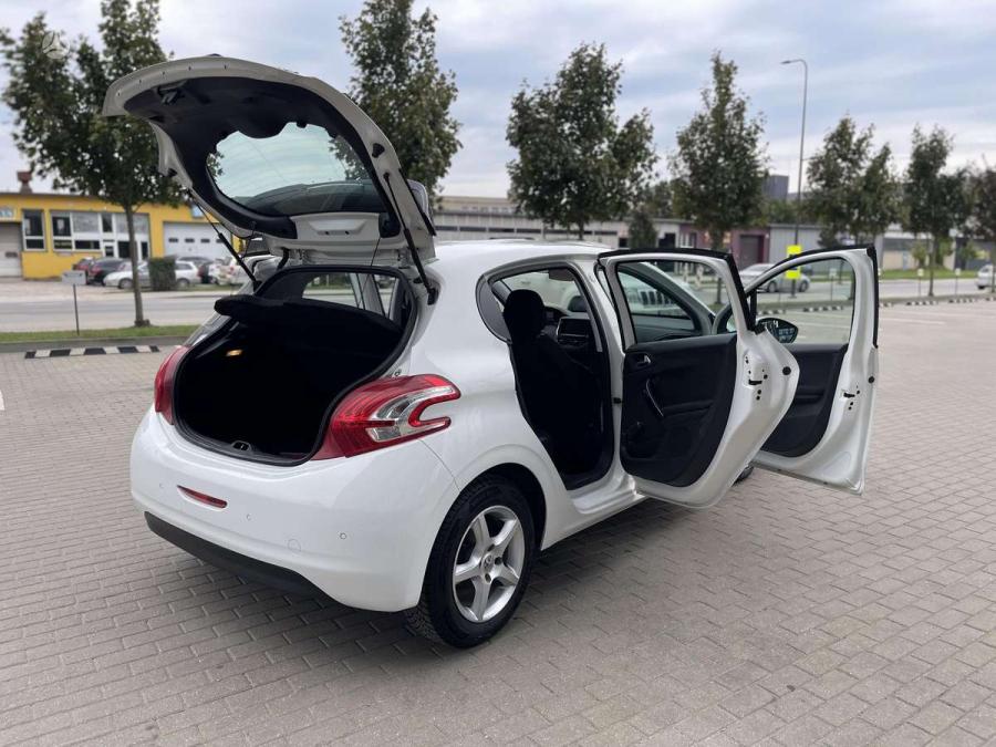 Balts Peugeot 208 2015 Kauņa, ar dzinēja tilpumu 1.20 L un nobraukumu 163 tūkst. km par 4900 €, foto 17 vietnē AUTOMOTO.COM.LV