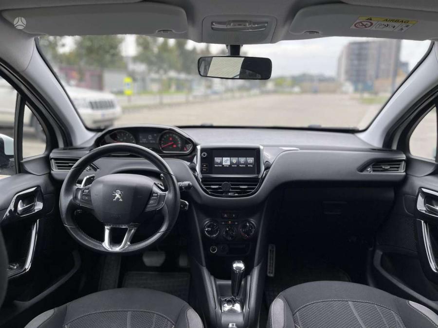 Balts Peugeot 208 2015 Kauņa, ar dzinēja tilpumu 1.20 L un nobraukumu 163 tūkst. km par 4900 €, foto 26 vietnē AUTOMOTO.COM.LV
