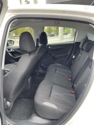 Balts Peugeot 208 2015 Kauņa, ar dzinēja tilpumu 1.20 L un nobraukumu 163 tūkst. km par 4900 €, foto 28 vietnē AUTOMOTO.COM.LV