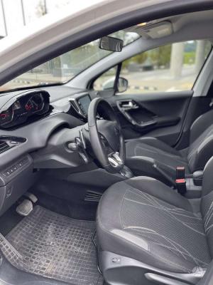 Balts Peugeot 208 2015 Kauņa, ar dzinēja tilpumu 1.20 L un nobraukumu 163 tūkst. km par 4900 €, foto 30 vietnē AUTOMOTO.COM.LV